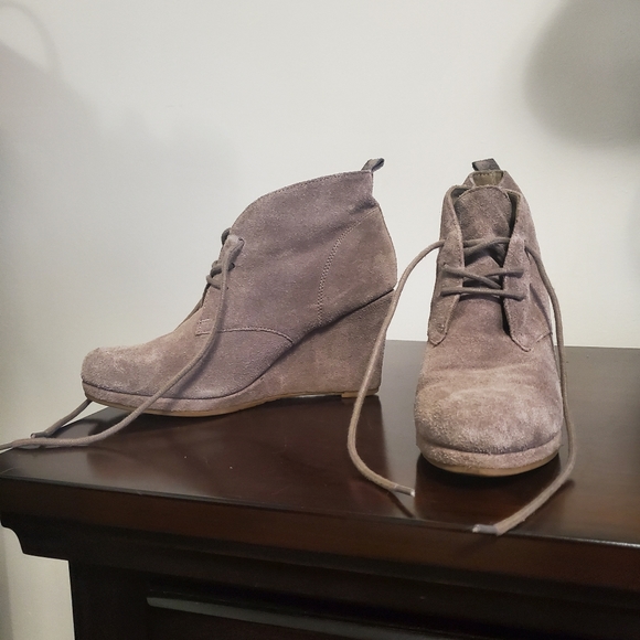 Dolce Vita | Shoes | Dolce Vita Tan Wedge Bootie Size 6 | Poshmark